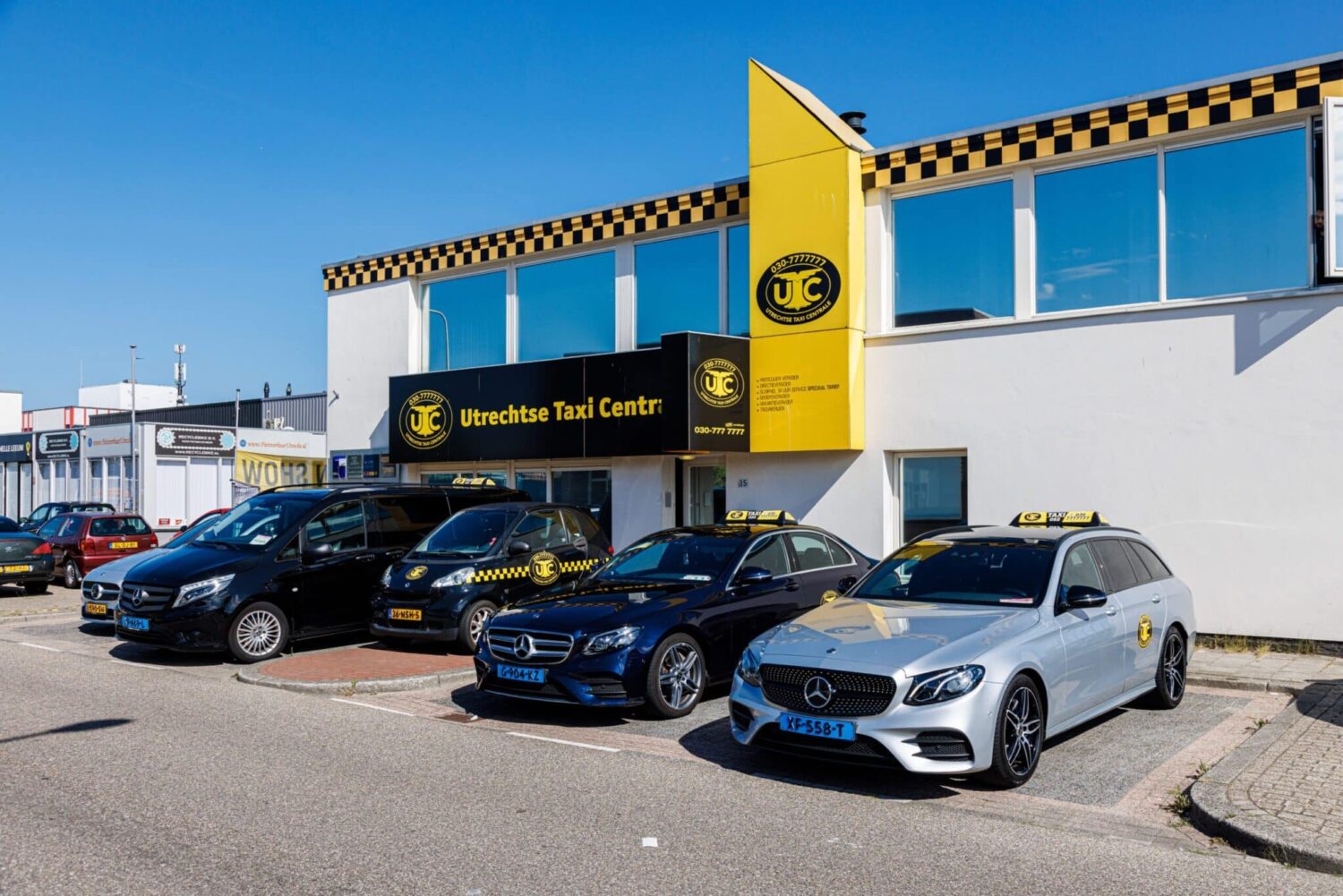 Contact | UTC | Boek online of bel: 030 777 7777